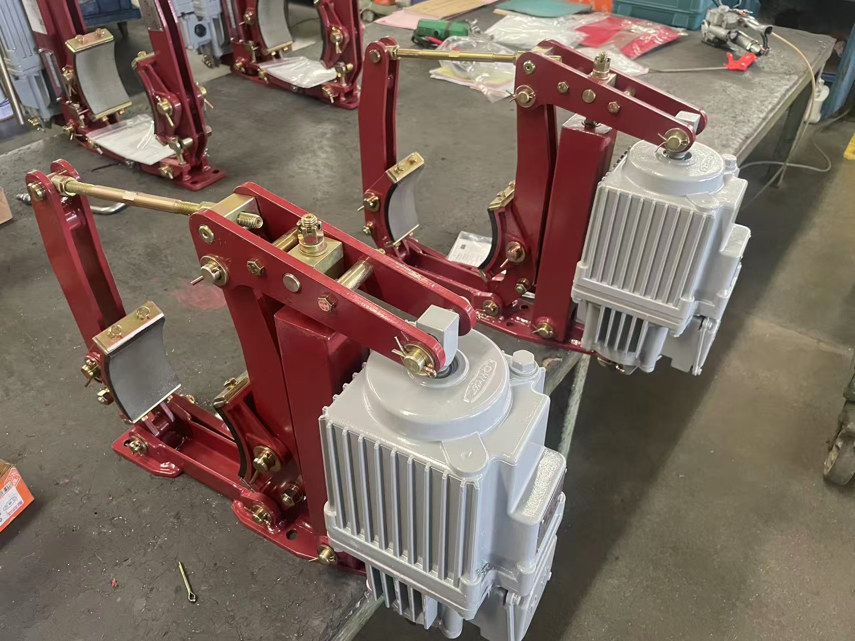 Electro-hydraulic drum brake